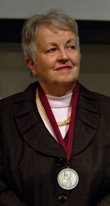 Senator, Alumna Receives UMW Lifetime Service Award - News