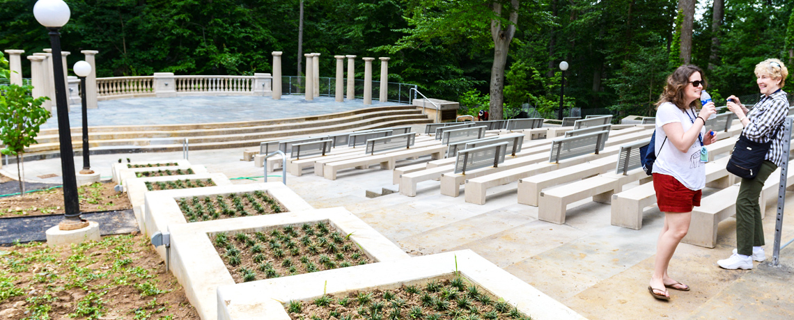 UMW Dedicates Renovated Heslep Amphitheatre - News