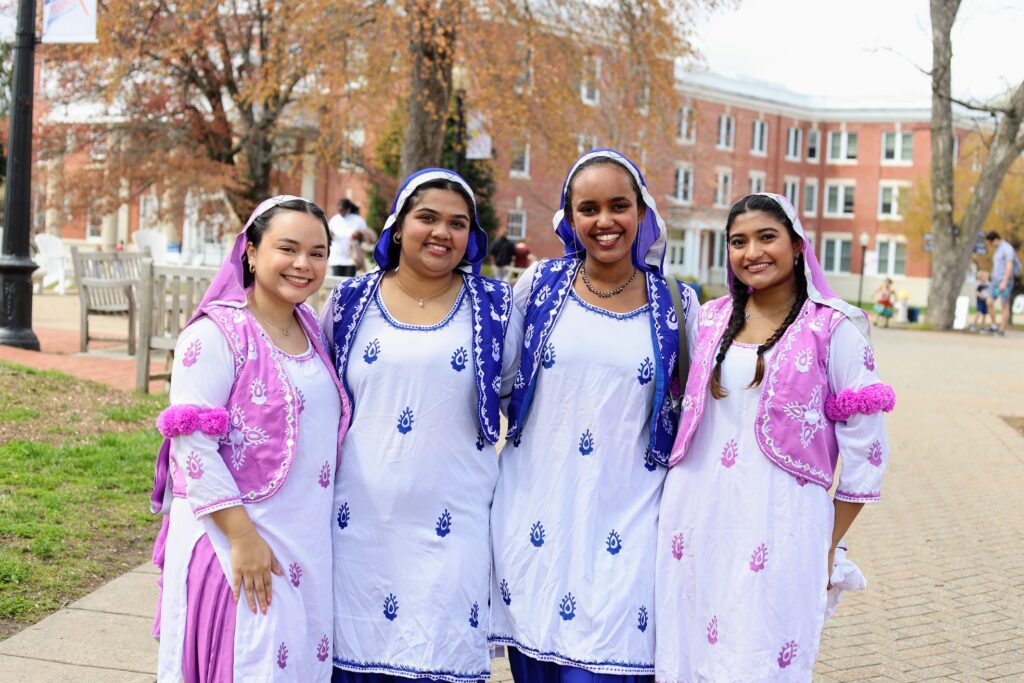 Multicultural Fair performers - News
