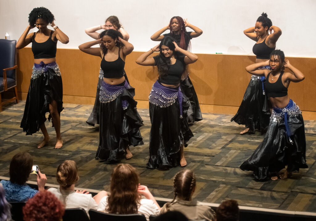 Popular Multicultural Fair Brightened Rainy Weekend - News