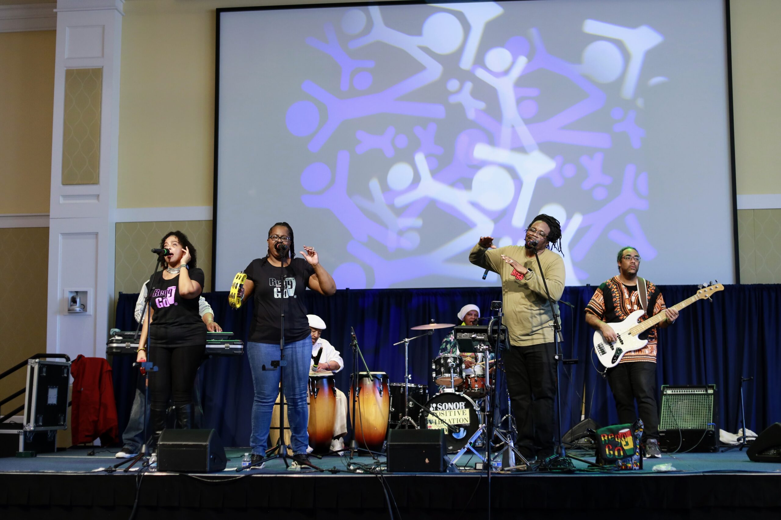 Popular Multicultural Fair Brightened Rainy Weekend - News