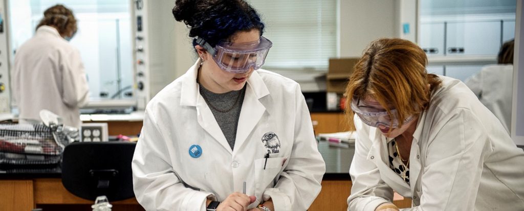Lessons in Science: Mary Washington Alumnae Advance STEM Careers - News